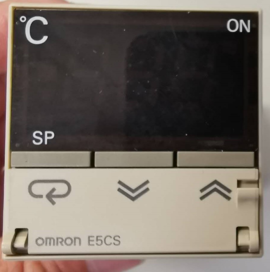 OMRON TEMPERATURE CONTROLLER E5CS-RG