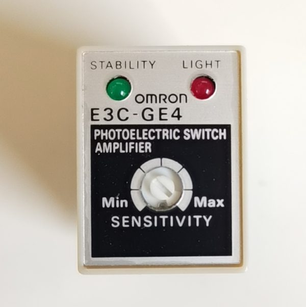 OMRON PHOTOELECTRIC SWITCH AMPLIFIER E3C-GE4