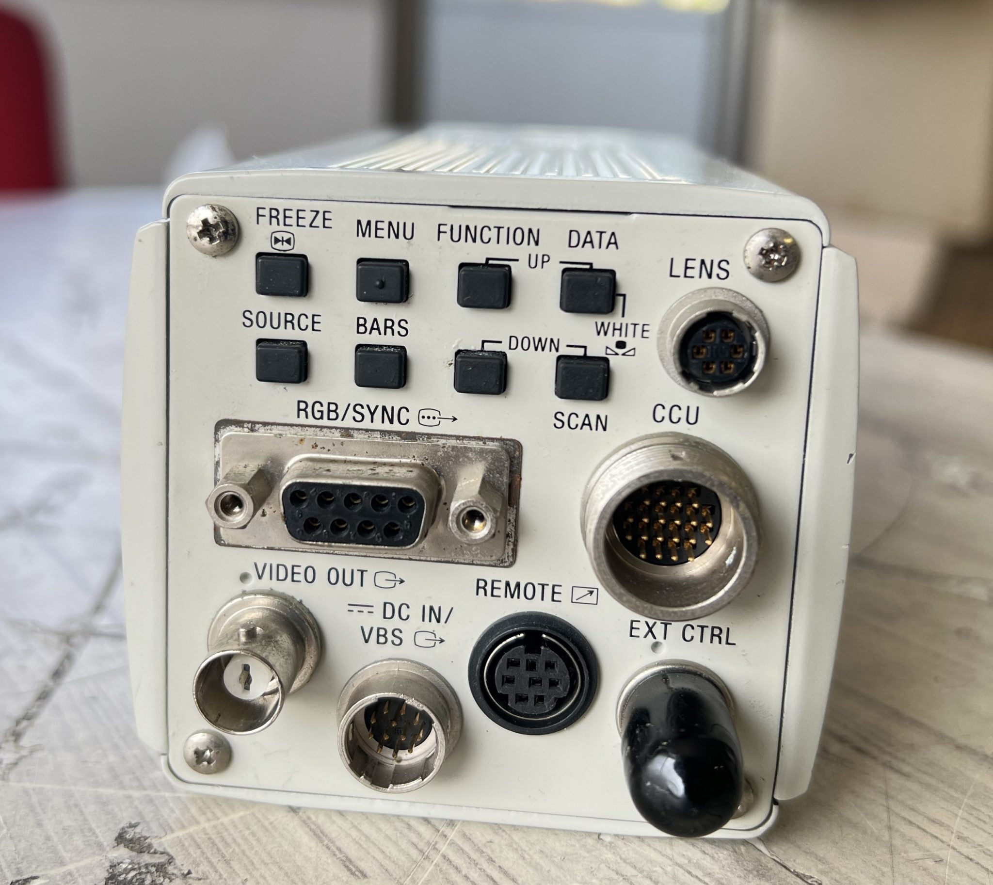 SONY DXC-9000 COLOR VIDEO CAMERA